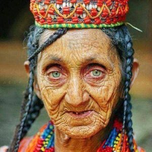 Tribu hunza devela su secreto para vivir 120 años.. dan a luz hasta los ...